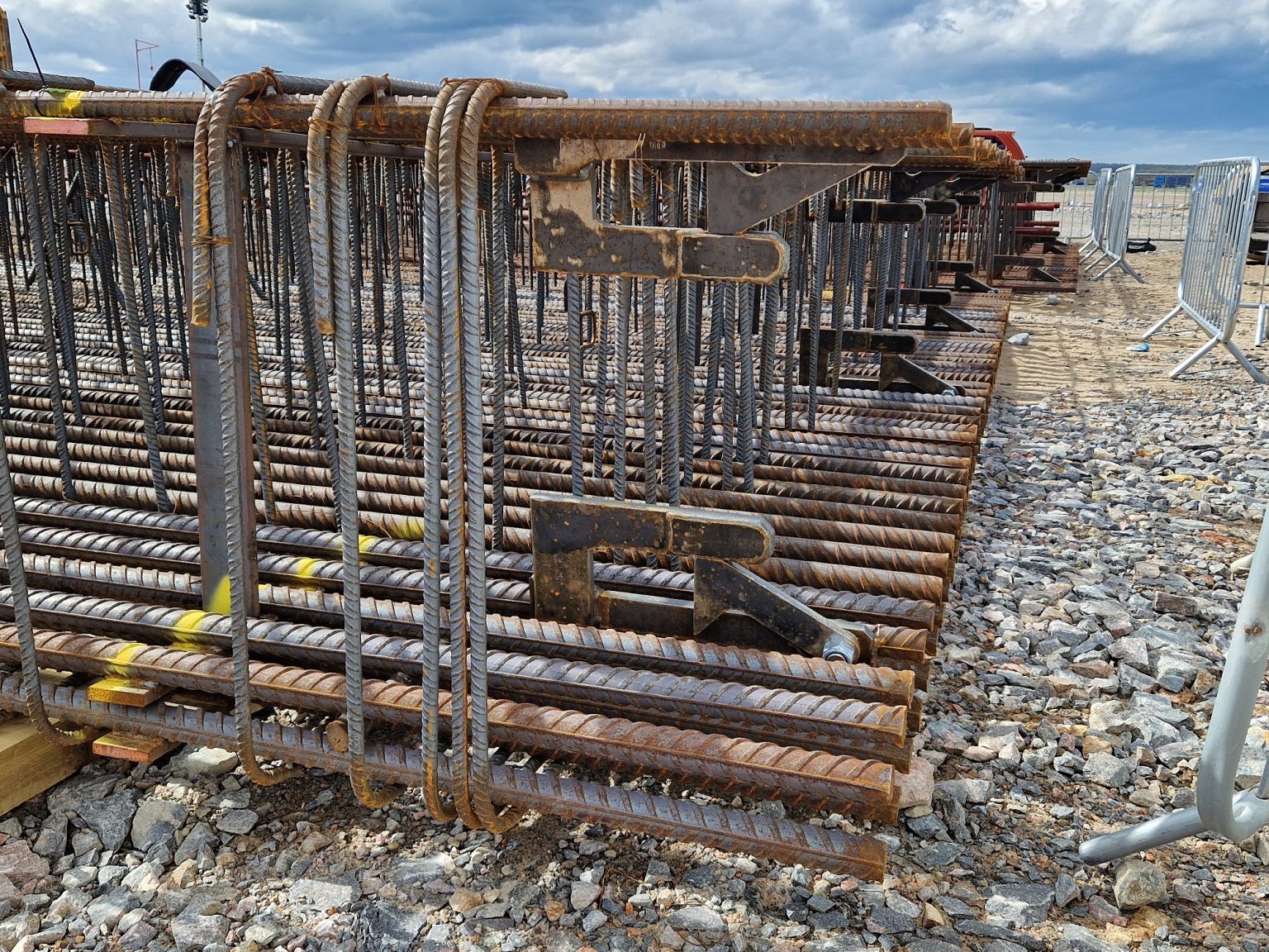 REBAR PILE & D-WALL CAGE SPLICING SYSTEM